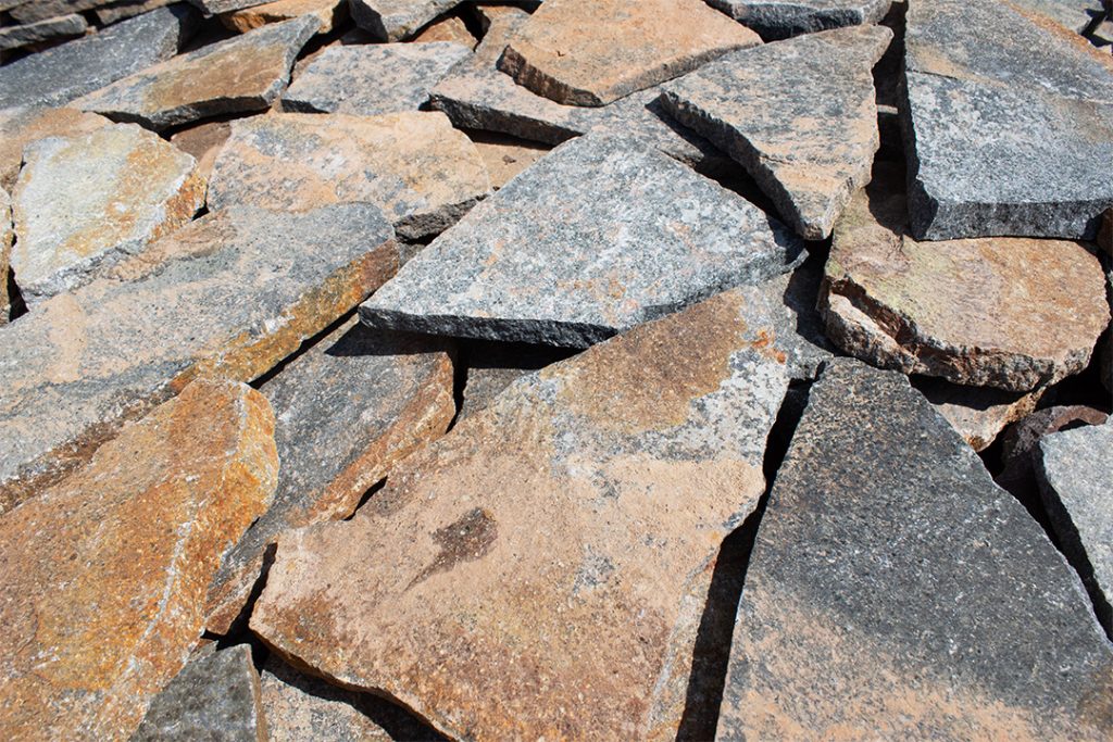 Laja irregular diagonal 15/35 color verde oxido - Porfido Rivera